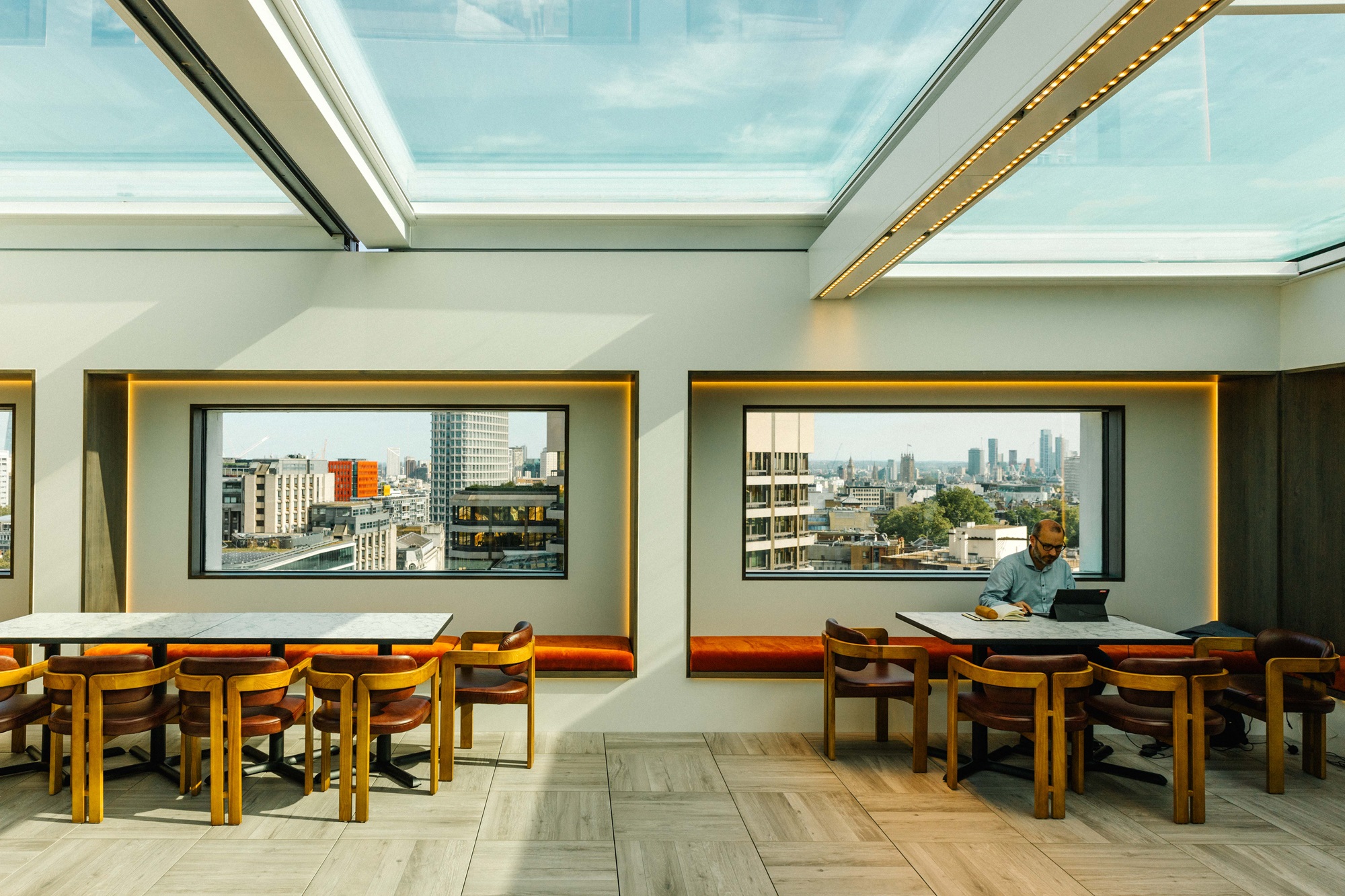 Met Lounge • Rooftop Party Venue • Retractable Roof
